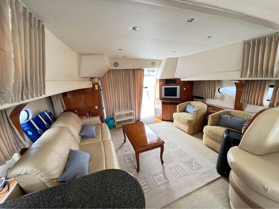 Luxury Yacht - Carver 420 mariner (Renewable Clearwater Berth) - Boat ...