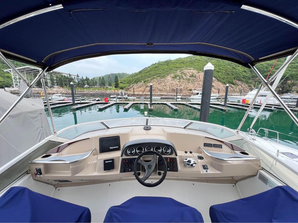 Luxury Yacht - Carver 420 mariner (Renewable Clearwater Berth) - Boat ...